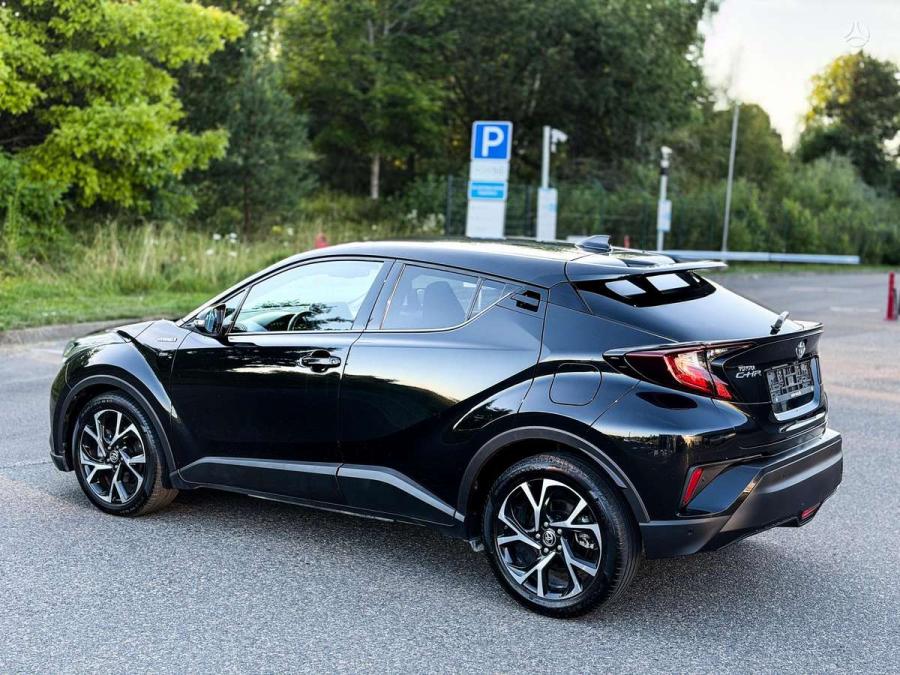 Черный Тойота C-HR 2022 в Вильнюс, объемом двигателя 1.80 л и пробегом 117 тыс. км за 20500 €, фото 8 на AUTOMOTO.COM.LV