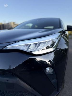Черный Тойота C-HR 2022 в Вильнюс, объемом двигателя 1.80 л и пробегом 117 тыс. км за 20500 €, фото 13 на AUTOMOTO.COM.LV