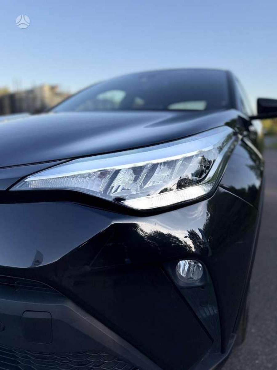 Черный Тойота C-HR 2022 в Вильнюс, объемом двигателя 1.80 л и пробегом 117 тыс. км за 20500 €, фото 13 на AUTOMOTO.COM.LV