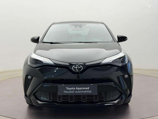 Melns Toyota C-HR 2022 Panevēža, ar dzinēja tilpumu 1.80 L un nobraukumu 58 tūkst. km par 25490 €, foto 2 vietnē AUTOMOTO.COM.LV