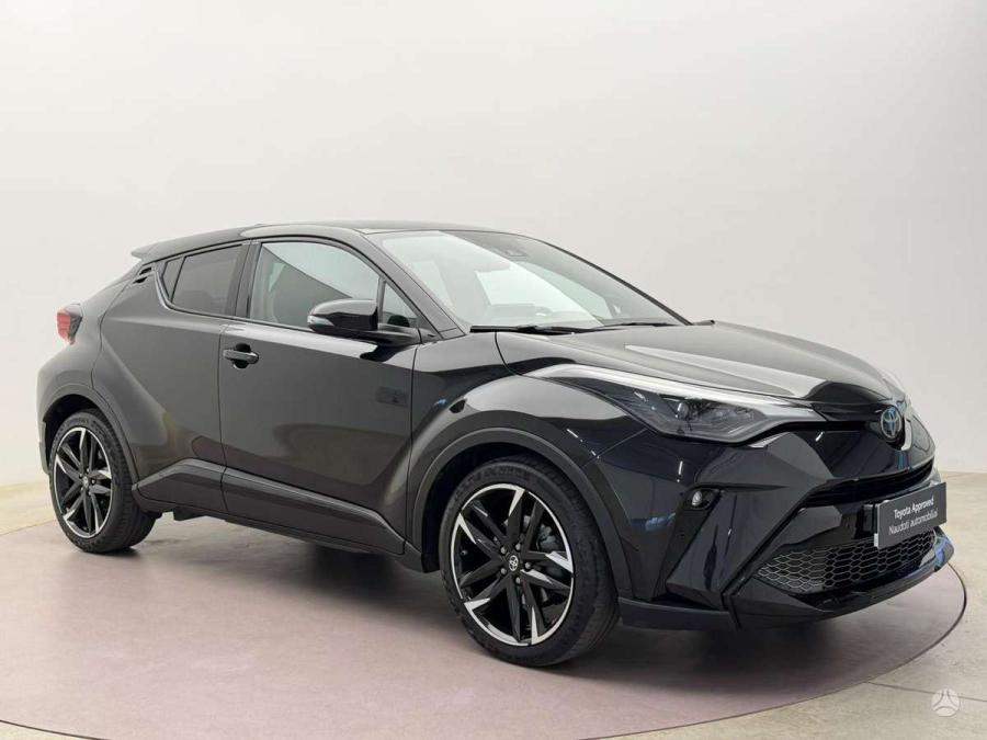 Черный Тойота C-HR 2022 в Паневежис, объемом двигателя 1.80 л и пробегом 58 тыс. км за 25490 €, фото 4 на AUTOMOTO.COM.LV