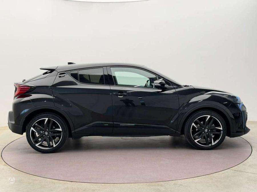 Черный Тойота C-HR 2022 в Паневежис, объемом двигателя 1.80 л и пробегом 58 тыс. км за 25490 €, фото 5 на AUTOMOTO.COM.LV