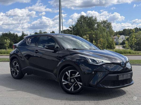 Melns Toyota C-HR 2022 Viļņa, ar dzinēja tilpumu 1.80 L un nobraukumu 172 tūkst. km par 16700 €, foto 2 vietnē AUTOMOTO.COM.LV