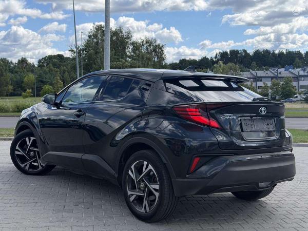 Melns Toyota C-HR 2022 Viļņa, ar dzinēja tilpumu 1.80 L un nobraukumu 172 tūkst. km par 16700 €, foto 4 vietnē AUTOMOTO.COM.LV