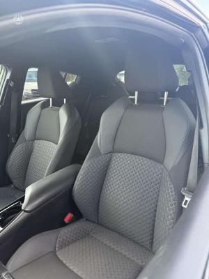 Black Toyota C-HR 2022 in Vilnius, with an engine capacity of 1.80 L and mileage of 172 thousand km for 16700 €, photo 8 on AUTOMOTO.COM.LV