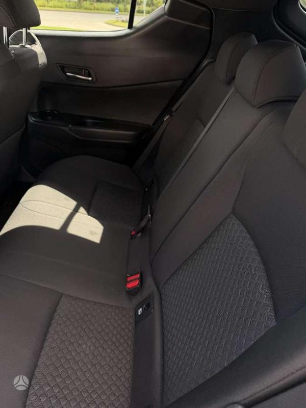 Melns Toyota C-HR 2022 Viļņa, ar dzinēja tilpumu 1.80 L un nobraukumu 172 tūkst. km par 16700 €, foto 8 vietnē AUTOMOTO.COM.LV