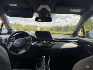Black Toyota C-HR 2022 in Vilnius, with an engine capacity of 1.80 L and mileage of 172 thousand km for 16700 €, photo 10 on AUTOMOTO.COM.LV