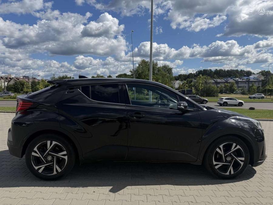 Black Toyota C-HR 2022 in Vilnius, with an engine capacity of 1.80 L and mileage of 172 thousand km for 16700 €, photo 13 on AUTOMOTO.COM.LV
