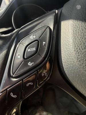 Black Toyota C-HR 2022 in Vilnius, with an engine capacity of 1.80 L and mileage of 172 thousand km for 16700 €, photo 16 on AUTOMOTO.COM.LV