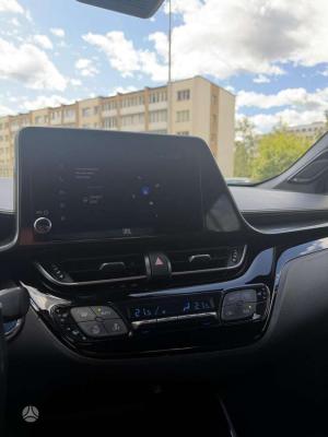 Black Toyota C-HR 2022 in Vilnius, with an engine capacity of 1.80 L and mileage of 172 thousand km for 16700 €, photo 19 on AUTOMOTO.COM.LV