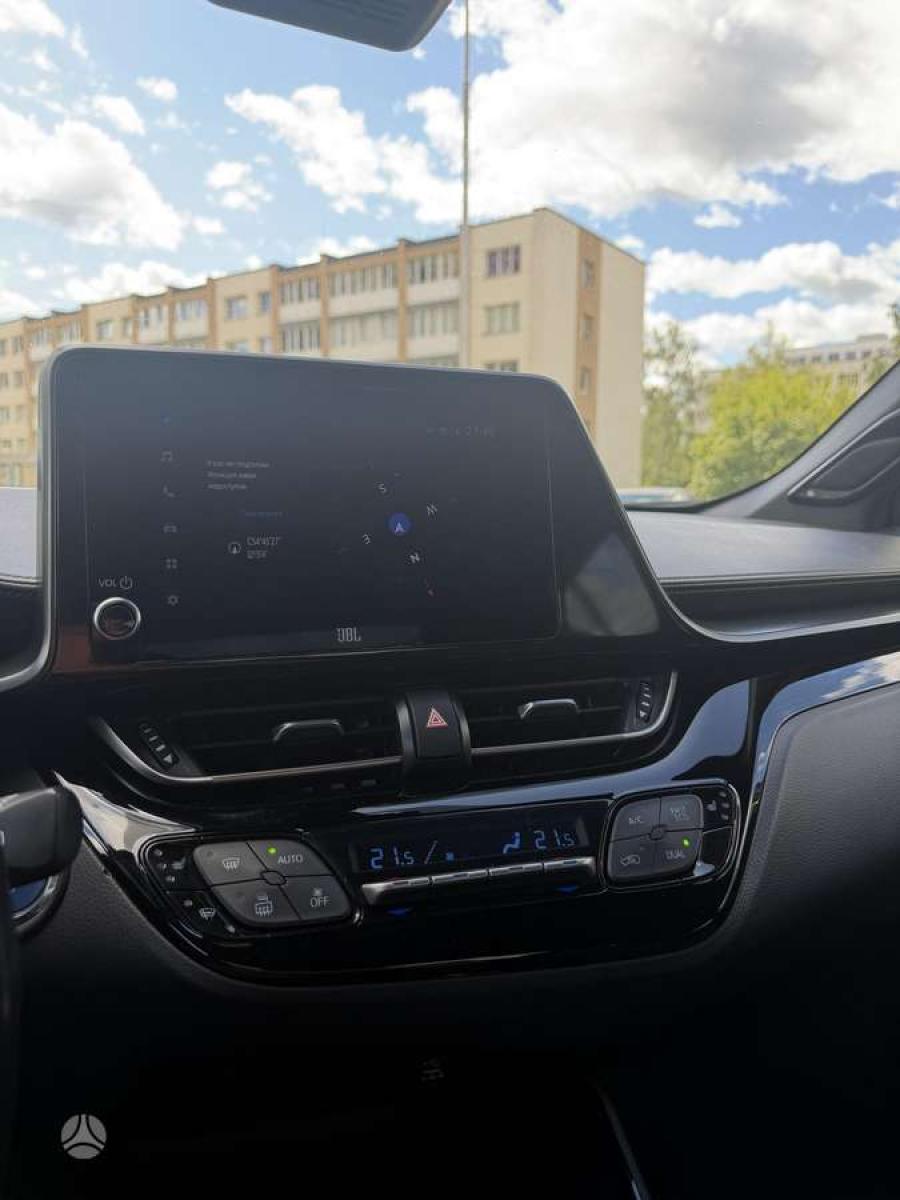 Black Toyota C-HR 2022 in Vilnius, with an engine capacity of 1.80 L and mileage of 172 thousand km for 16700 €, photo 19 on AUTOMOTO.COM.LV
