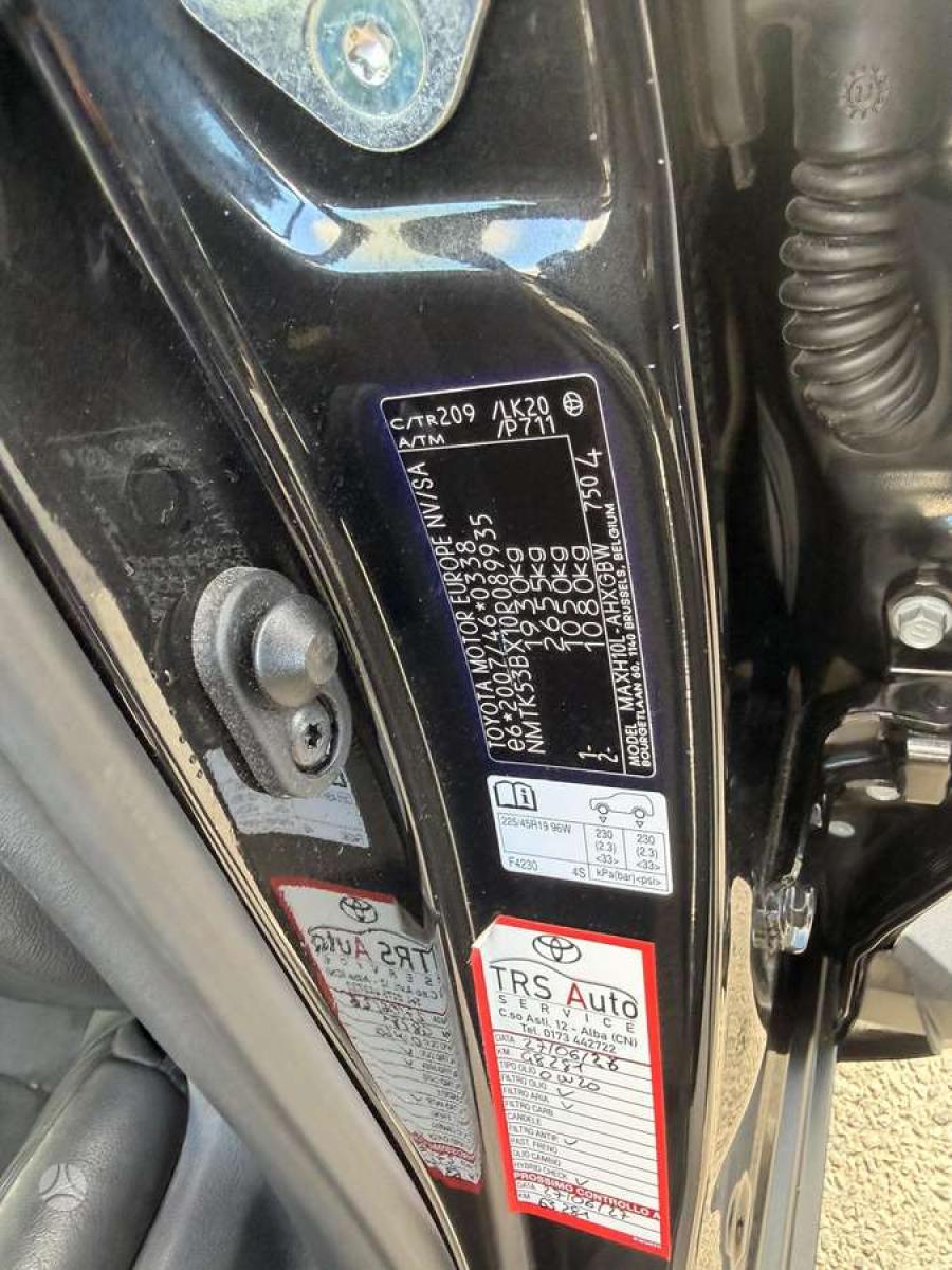 Black Toyota C-HR 2022 in Vilnius, with an engine capacity of 1.99 L and mileage of 50 thousand km for 24350 €, photo 16 on AUTOMOTO.COM.LV