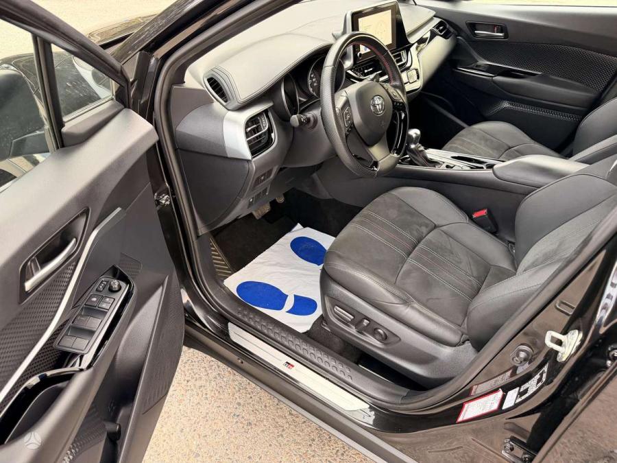 Black Toyota C-HR 2022 in Vilnius, with an engine capacity of 1.99 L and mileage of 50 thousand km for 24350 €, photo 17 on AUTOMOTO.COM.LV