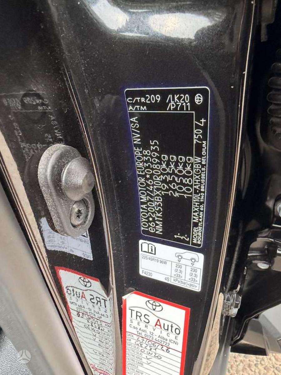 Black Toyota C-HR 2022 in Vilnius, with an engine capacity of 1.99 L and mileage of 50 thousand km for 24350 €, photo 18 on AUTOMOTO.COM.LV