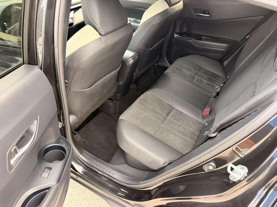 Black Toyota C-HR 2022 in Vilnius, with an engine capacity of 1.99 L and mileage of 50 thousand km for 24350 €, photo 22 on AUTOMOTO.COM.LV