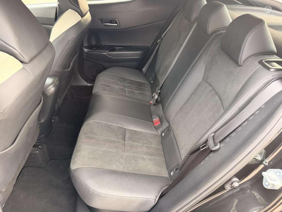 Black Toyota C-HR 2022 in Vilnius, with an engine capacity of 1.99 L and mileage of 50 thousand km for 24350 €, photo 23 on AUTOMOTO.COM.LV
