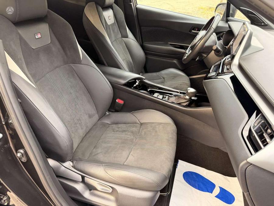 Black Toyota C-HR 2022 in Vilnius, with an engine capacity of 1.99 L and mileage of 50 thousand km for 24350 €, photo 29 on AUTOMOTO.COM.LV