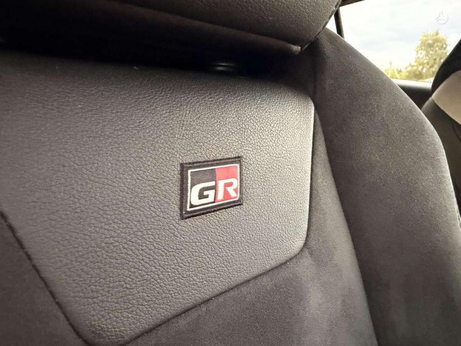 Black Toyota C-HR 2022 in Vilnius, with an engine capacity of 1.99 L and mileage of 50 thousand km for 24350 €, photo 30 on AUTOMOTO.COM.LV