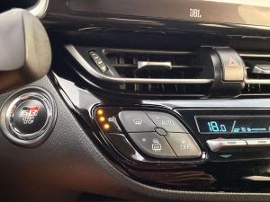 Black Toyota C-HR 2022 in Vilnius, with an engine capacity of 1.99 L and mileage of 50 thousand km for 24350 €, photo 38 on AUTOMOTO.COM.LV