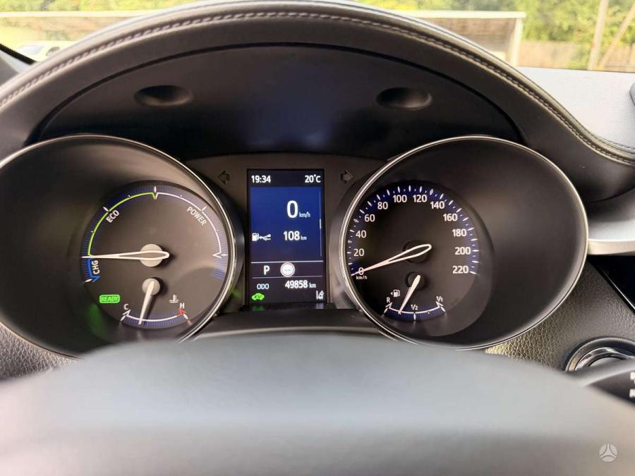 Black Toyota C-HR 2022 in Vilnius, with an engine capacity of 1.99 L and mileage of 50 thousand km for 24350 €, photo 41 on AUTOMOTO.COM.LV