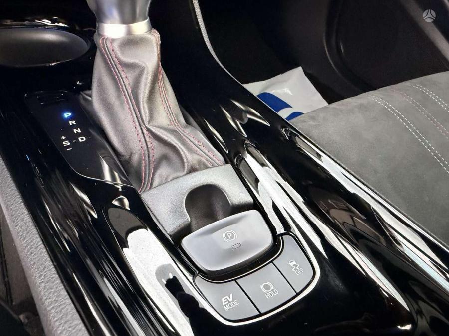 Black Toyota C-HR 2022 in Vilnius, with an engine capacity of 1.99 L and mileage of 50 thousand km for 24350 €, photo 42 on AUTOMOTO.COM.LV
