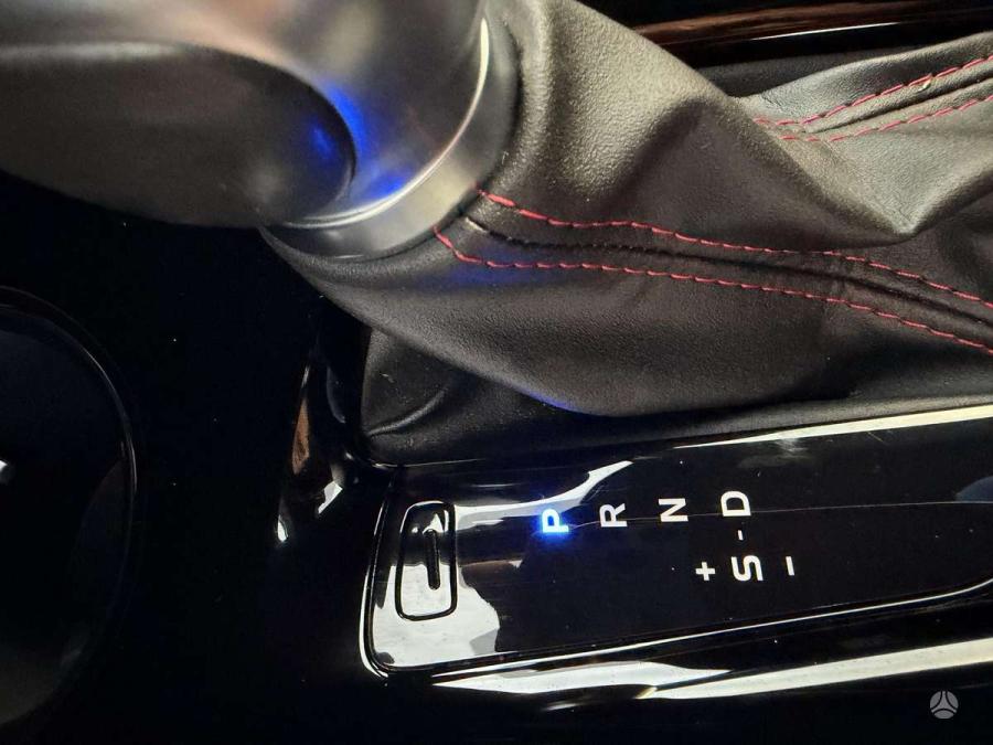 Black Toyota C-HR 2022 in Vilnius, with an engine capacity of 1.99 L and mileage of 50 thousand km for 24350 €, photo 43 on AUTOMOTO.COM.LV