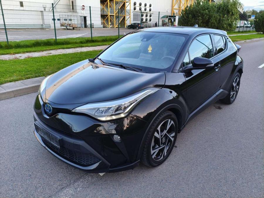Black Toyota C-HR 2022 in Vilnius, with an engine capacity of 1.80 L and mileage of 209 thousand km for 16500 €, photo 1 on AUTOMOTO.COM.LV