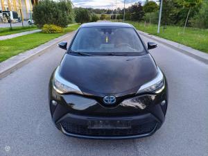 Black Toyota C-HR 2022 in Vilnius, with an engine capacity of 1.80 L and mileage of 209 thousand km for 16500 €, photo 3 on AUTOMOTO.COM.LV