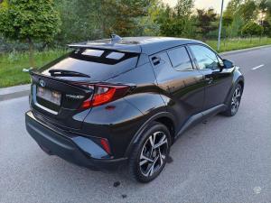 Black Toyota C-HR 2022 in Vilnius, with an engine capacity of 1.80 L and mileage of 209 thousand km for 16500 €, photo 5 on AUTOMOTO.COM.LV
