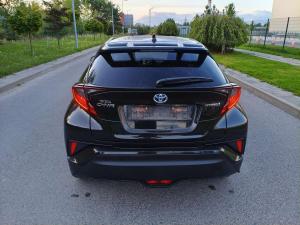 Black Toyota C-HR 2022 in Vilnius, with an engine capacity of 1.80 L and mileage of 209 thousand km for 16500 €, photo 6 on AUTOMOTO.COM.LV