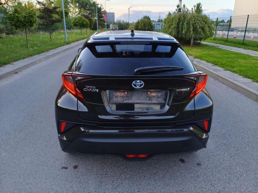 Black Toyota C-HR 2022 in Vilnius, with an engine capacity of 1.80 L and mileage of 209 thousand km for 16500 €, photo 6 on AUTOMOTO.COM.LV