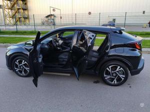 Black Toyota C-HR 2022 in Vilnius, with an engine capacity of 1.80 L and mileage of 209 thousand km for 16500 €, photo 10 on AUTOMOTO.COM.LV