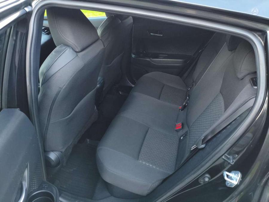 Black Toyota C-HR 2022 in Vilnius, with an engine capacity of 1.80 L and mileage of 209 thousand km for 16500 €, photo 13 on AUTOMOTO.COM.LV