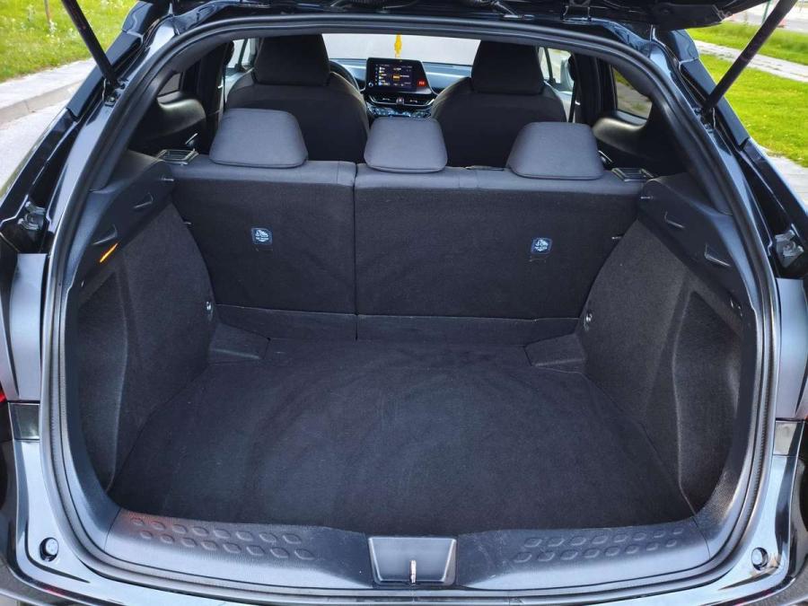 Black Toyota C-HR 2022 in Vilnius, with an engine capacity of 1.80 L and mileage of 209 thousand km for 16500 €, photo 14 on AUTOMOTO.COM.LV