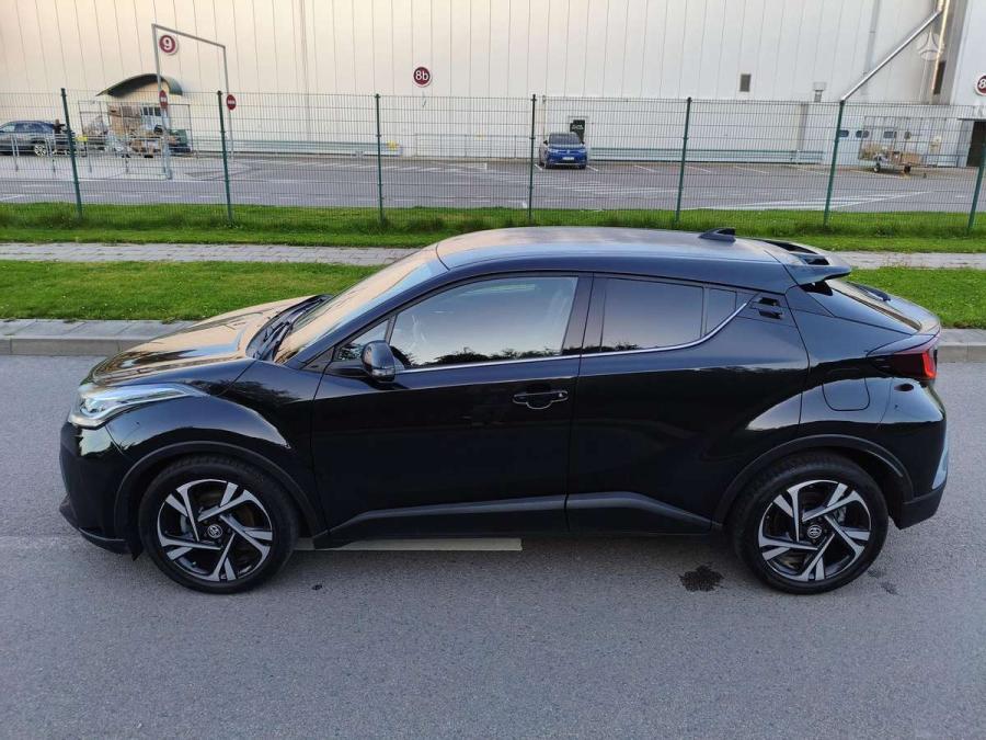 Black Toyota C-HR 2022 in Vilnius, with an engine capacity of 1.80 L and mileage of 209 thousand km for 16500 €, photo 24 on AUTOMOTO.COM.LV
