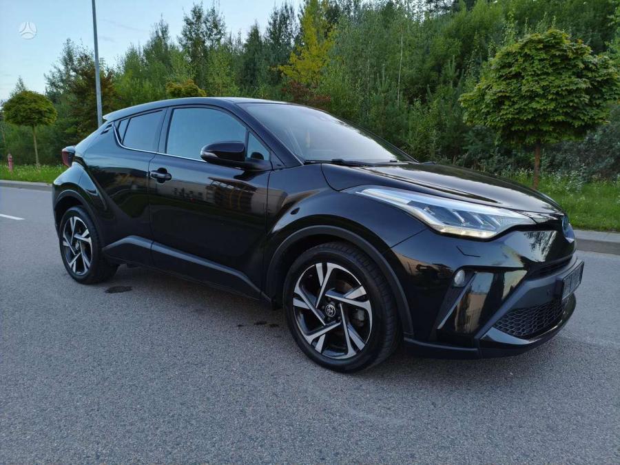 Black Toyota C-HR 2022 in Vilnius, with an engine capacity of 1.80 L and mileage of 209 thousand km for 16500 €, photo 28 on AUTOMOTO.COM.LV