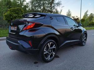 Black Toyota C-HR 2022 in Vilnius, with an engine capacity of 1.80 L and mileage of 209 thousand km for 16500 €, photo 31 on AUTOMOTO.COM.LV