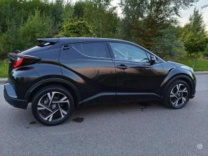 Black Toyota C-HR 2022 in Vilnius, with an engine capacity of 1.80 L and mileage of 209 thousand km for 16500 €, photo 32 on AUTOMOTO.COM.LV