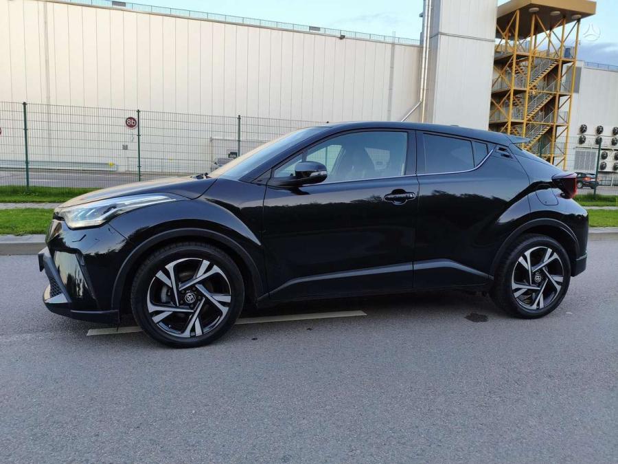 Black Toyota C-HR 2022 in Vilnius, with an engine capacity of 1.80 L and mileage of 209 thousand km for 16500 €, photo 34 on AUTOMOTO.COM.LV