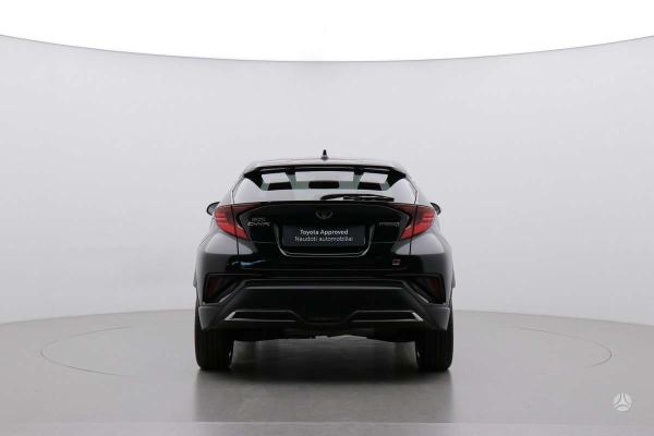 Black Toyota C-HR 2022 in Vilnius, with an engine capacity of 2.00 L and mileage of 101 thousand km for 25900 €, photo 5 on AUTOMOTO.COM.LV