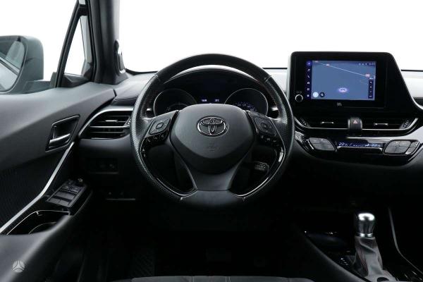Black Toyota C-HR 2022 in Vilnius, with an engine capacity of 2.00 L and mileage of 101 thousand km for 25900 €, photo 8 on AUTOMOTO.COM.LV