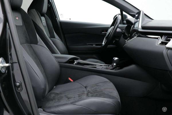 Black Toyota C-HR 2022 in Vilnius, with an engine capacity of 2.00 L and mileage of 101 thousand km for 25900 €, photo 9 on AUTOMOTO.COM.LV