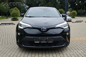Черный Тойота C-HR 2022 в Рига, объемом двигателя 1.80 л и пробегом 70 тыс. км за 21950 €, фото 3 на AUTOMOTO.COM.LV