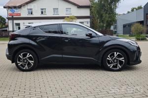 Черный Тойота C-HR 2022 в Рига, объемом двигателя 1.80 л и пробегом 70 тыс. км за 21950 €, фото 5 на AUTOMOTO.COM.LV