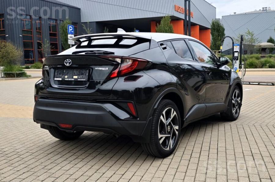 Черный Тойота C-HR 2022 в Рига, объемом двигателя 1.80 л и пробегом 70 тыс. км за 21950 €, фото 6 на AUTOMOTO.COM.LV