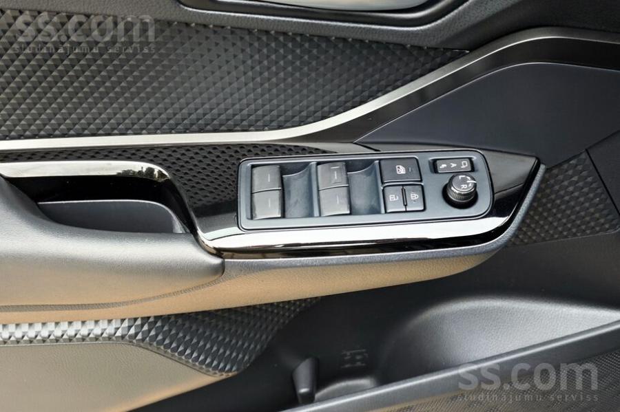 Черный Тойота C-HR 2022 в Рига, объемом двигателя 1.80 л и пробегом 70 тыс. км за 21950 €, фото 22 на AUTOMOTO.COM.LV