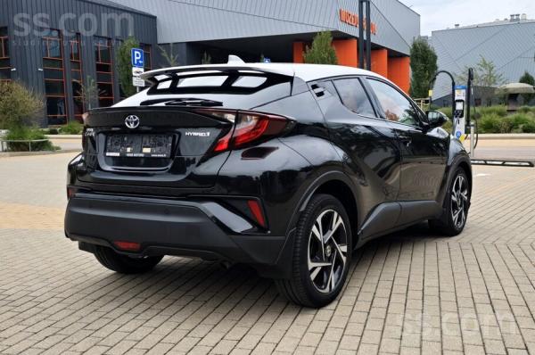 Toyota C-HR 2022 Rīga vietnē Melns Toyota C-HR 2022 Rīga, ar dzinēja tilpumu 1.80 L un nobraukumu 70 tūkst. km par 21950 €, foto 6 vietnē AUTOMOTO.COM.LV