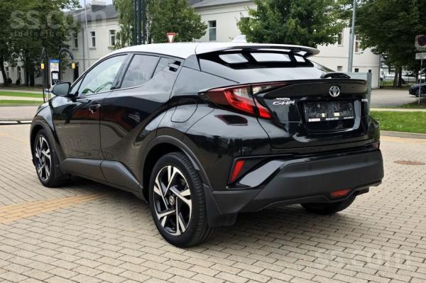 Toyota C-HR 2022 Rīga vietnē Melns Toyota C-HR 2022 Rīga, ar dzinēja tilpumu 1.80 L un nobraukumu 70 tūkst. km par 21950 €, foto 8 vietnē AUTOMOTO.COM.LV