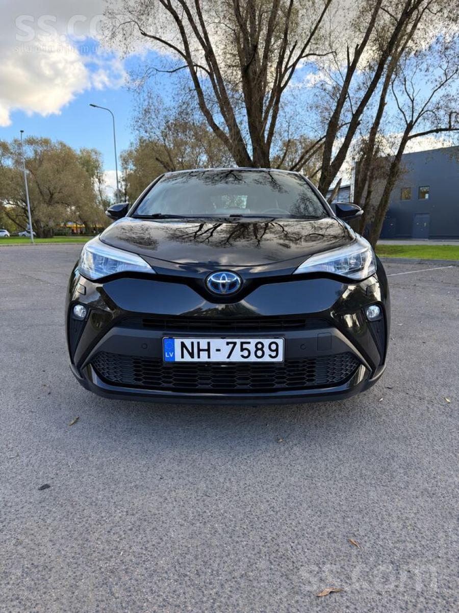 Черный Тойота C-HR 2022 в Рига, объемом двигателя 1.80 л и пробегом 76 тыс. км за 21000 €, фото 3 на AUTOMOTO.COM.LV