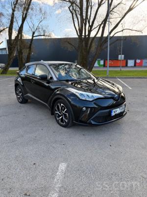 Черный Тойота C-HR 2022 в Рига, объемом двигателя 1.80 л и пробегом 76 тыс. км за 21000 €, фото 4 на AUTOMOTO.COM.LV